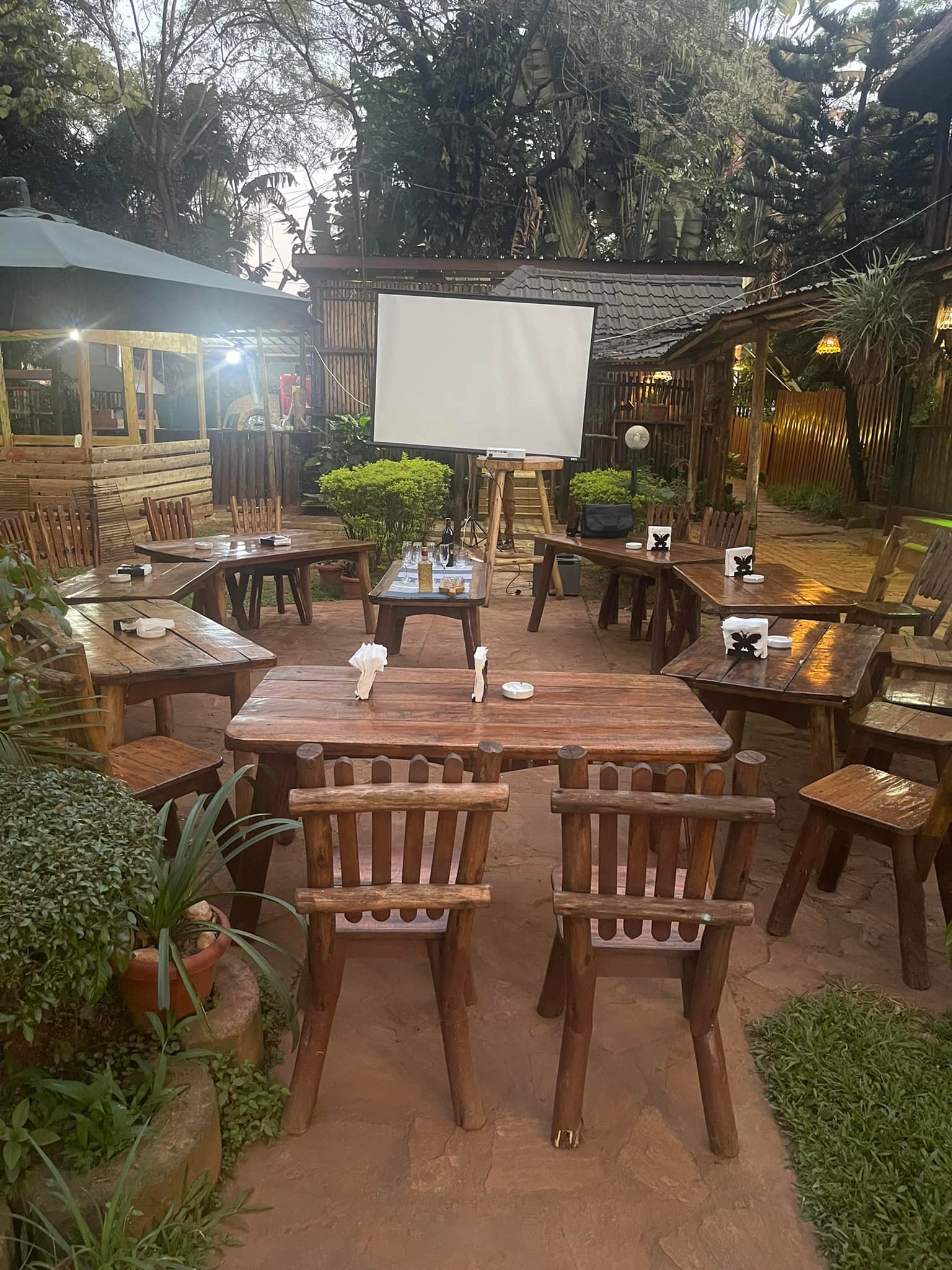 Falafelo restaurant - Nyom Planet