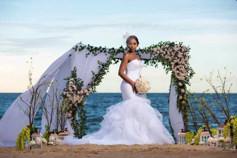 Spotlight Bride - Nyom Planet