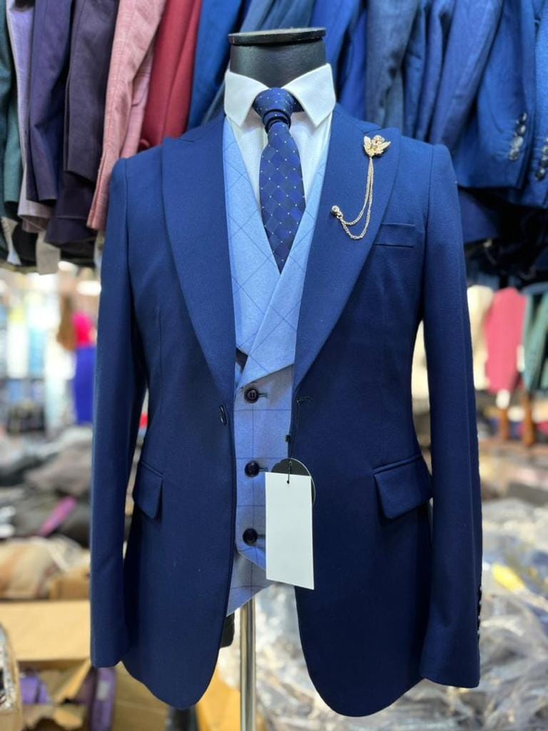 Suits For Hire - Nyom Planet